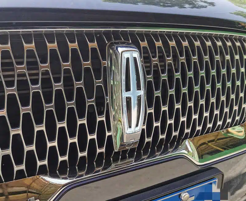 Light Up Lincoln Emblem - LEDCarEmblem